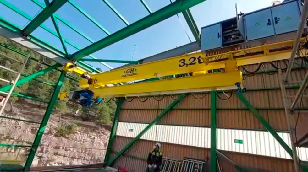 Retractable Overhead Cranes: Efficiency and versatility for space ...